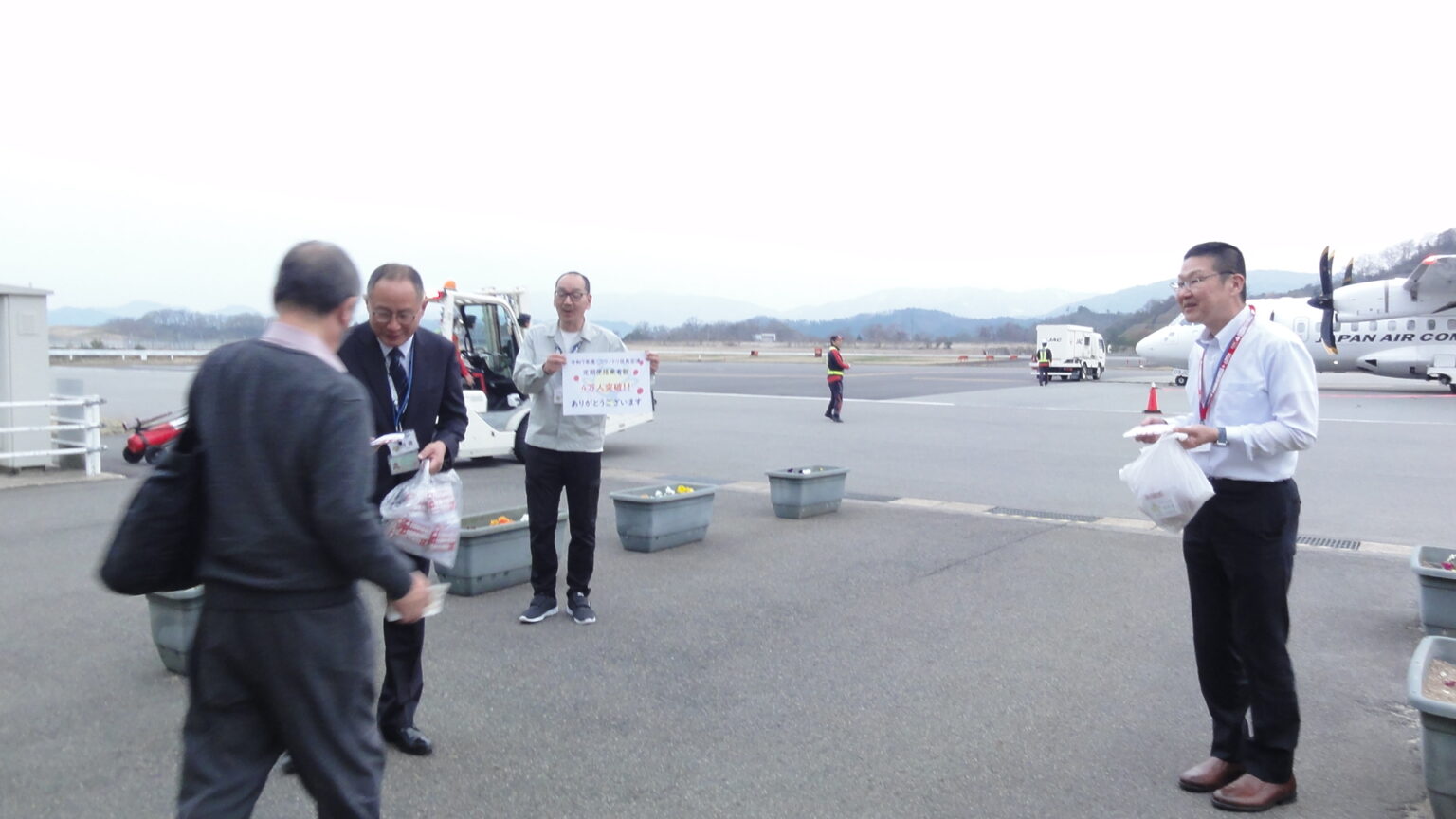 令和7年度但馬⇔伊丹便4万人突破しました！ | コウノトリ但馬空港